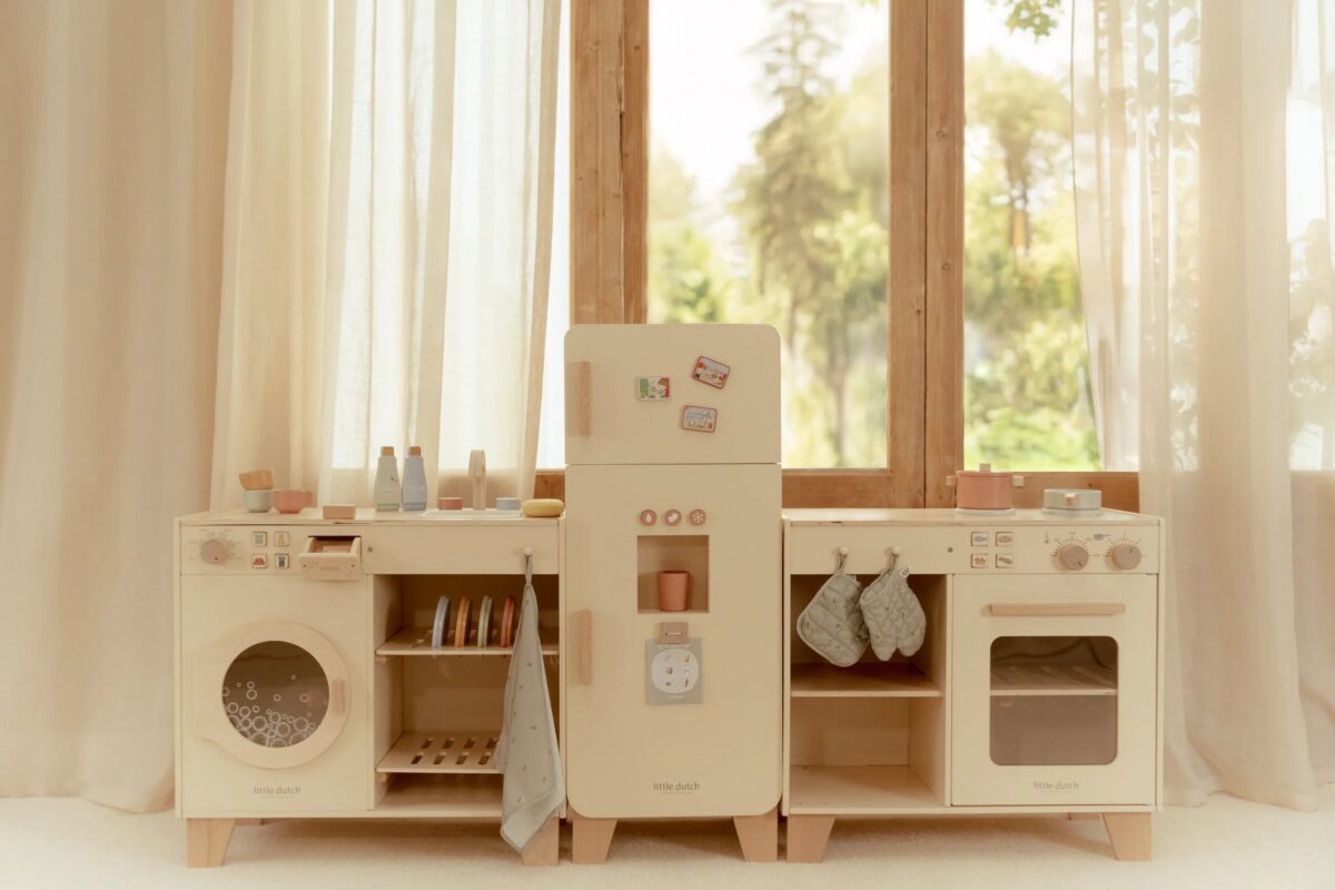 LITTLE DUTCH medinė virtuvėlė ,RIBOTO LEIDIMO – Littlefoxy.lt